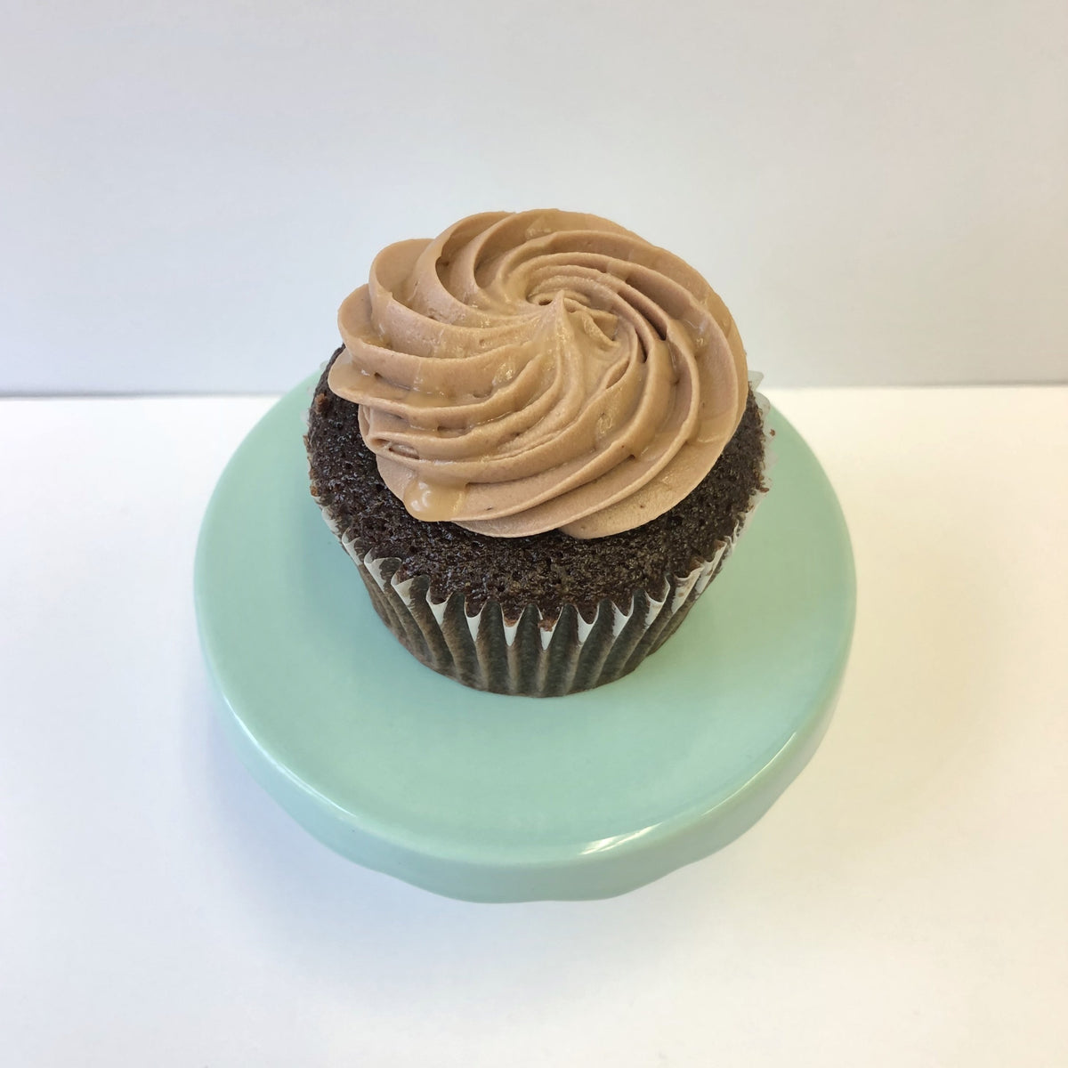Chocolate Salted Caramel Cupcake – Cheesy Eddie's